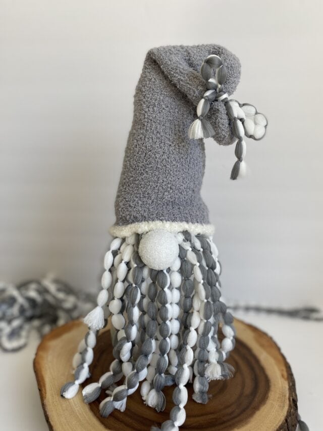 Make Adorable Pine Cone Gnomes (DIY Tutorials)