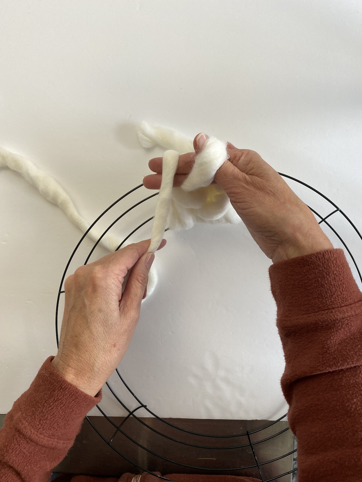 How To Finger Crochet A Chunky Yarn Wreath In Minutes {With Video}