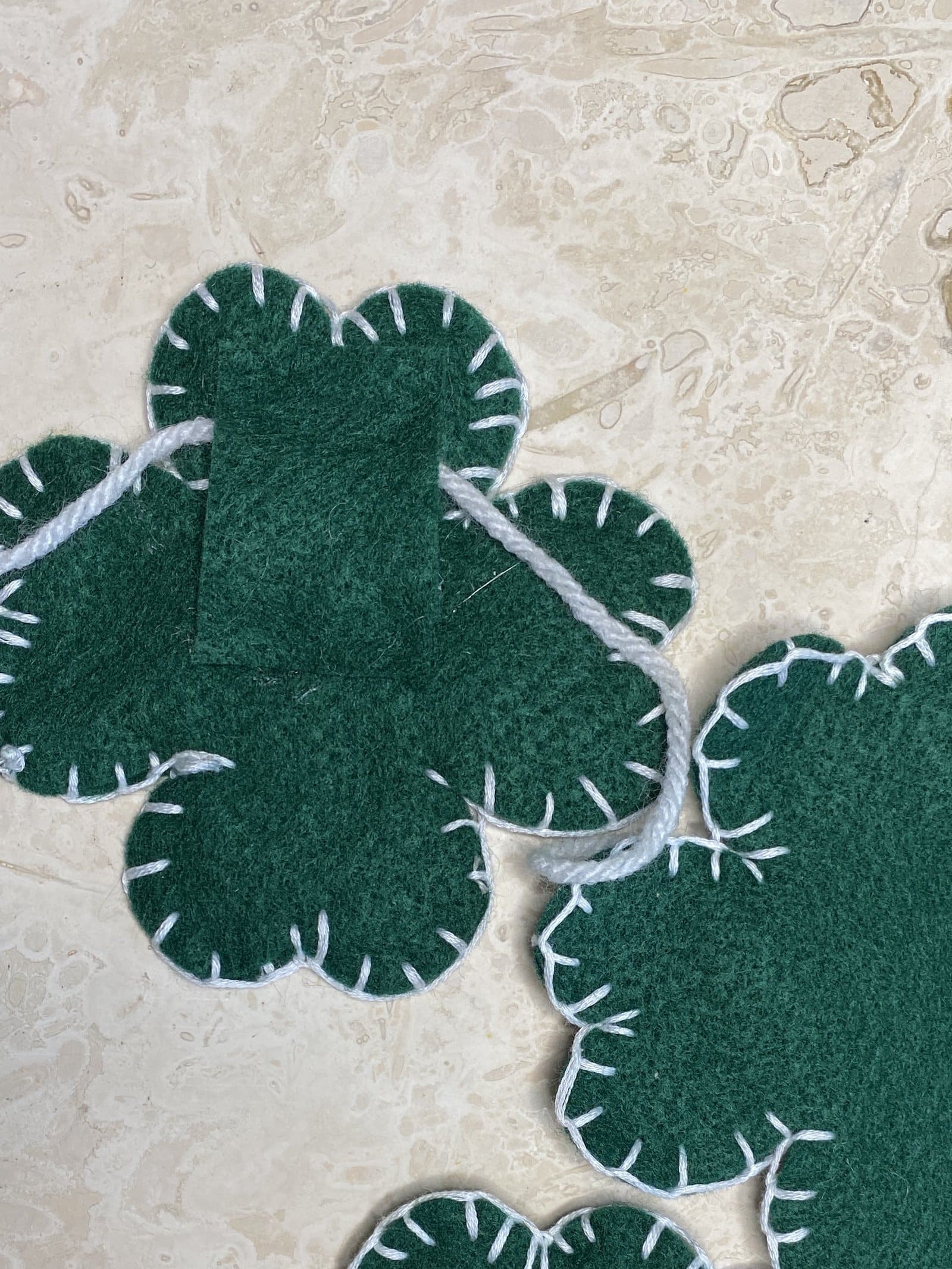 St Patrick S Day Garland Diy Shamrocks Free Pattern