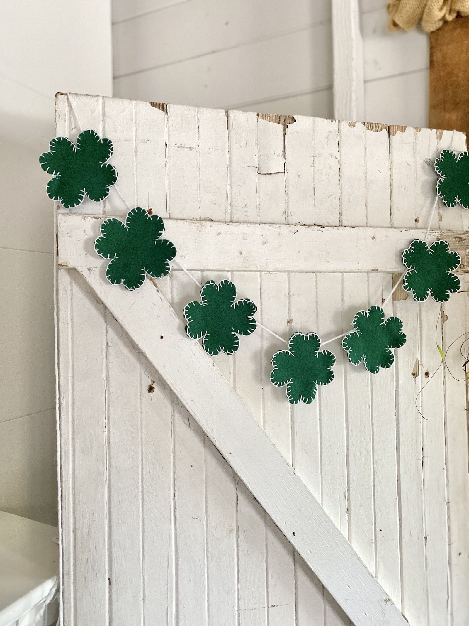 St. Patrick's Day Garland DIY: Shamrocks (Free Pattern!)