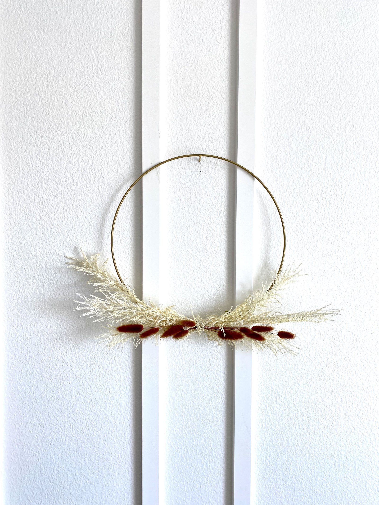 Metal Hoop Wreath DIY (Ideas and Instructions)
