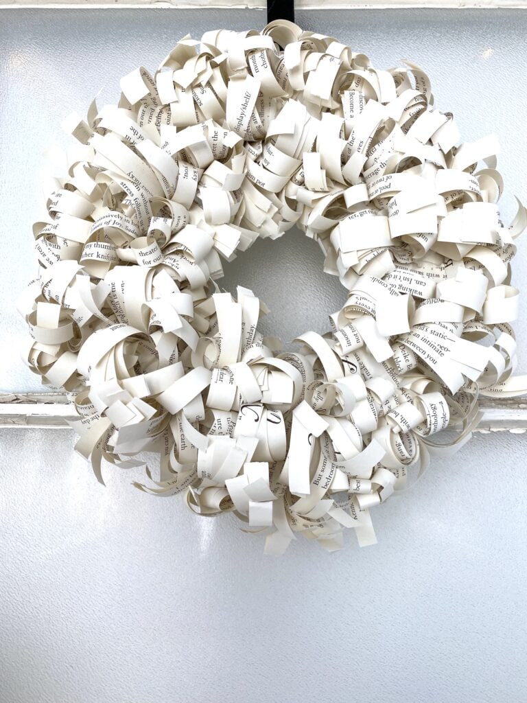 How To Make A Curled Paper Wreath With Book Pages : Tutorial With Pictures