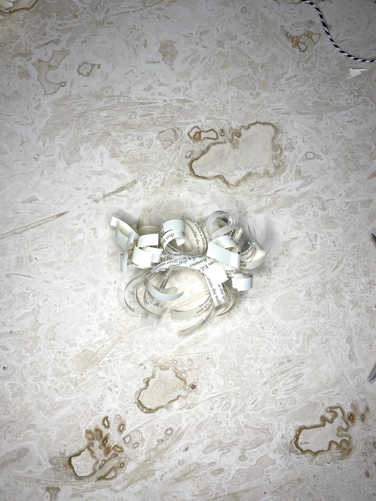 How To Make A Curled Paper Wreath With Book Pages : Tutorial With Pictures