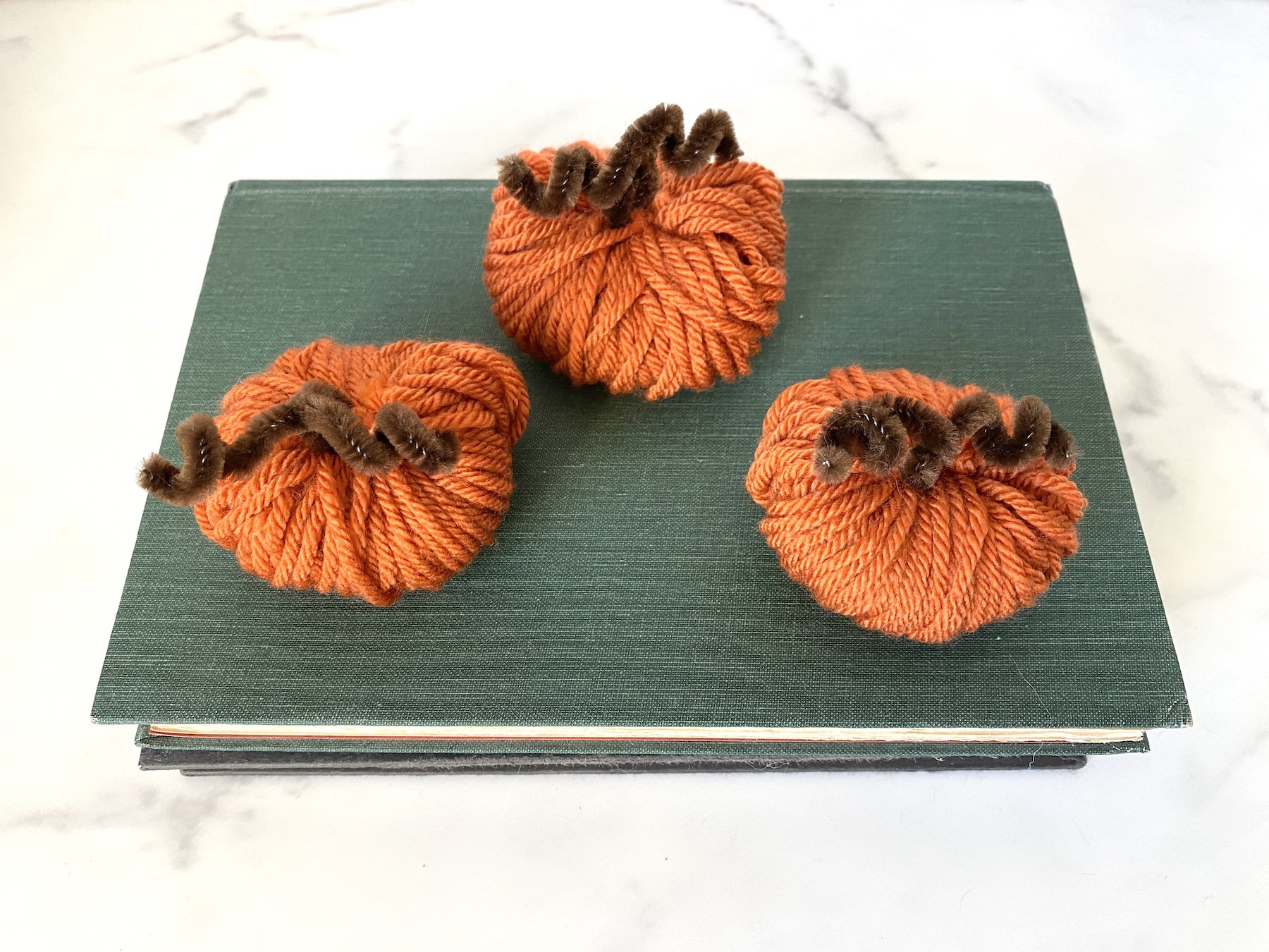 Make Adorable Yarn Pumpkins: DIY Garland Tutorial