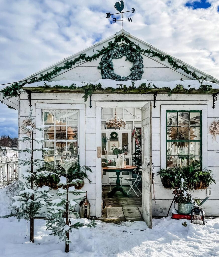 Stunning Sheds Decorated For Christmas